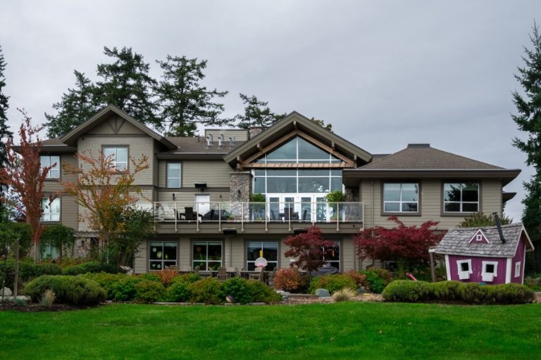 Jeneece Place - Alan Lowe Architect Inc.